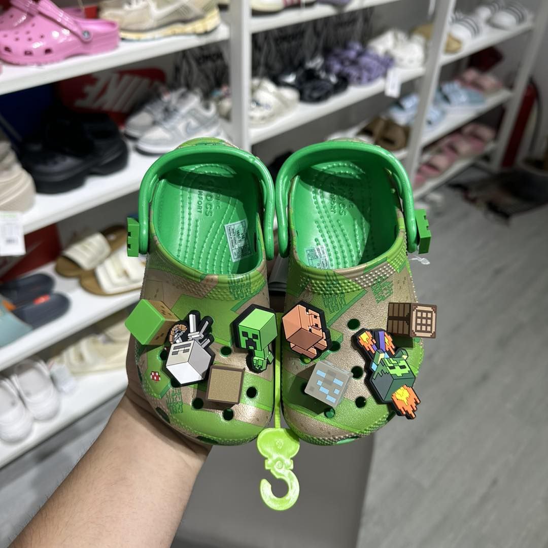 Order Crocs Sandals Pallet | Largo Pallets